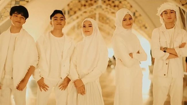 Lirik Lagu Bertauhid - Sridevi, Eby, dan Afan DA 5