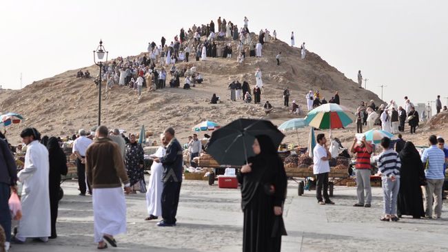 Gunung Uhud, Mengenang Perang hingga Ziarah ke Makam Sahabat Nabi