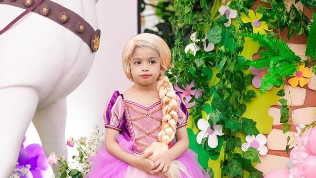 9 Potret Ultah Mewah Noora Anak Tasyi Athasyia, Ada Lomba dengan Hadiah iPad - Foto 1