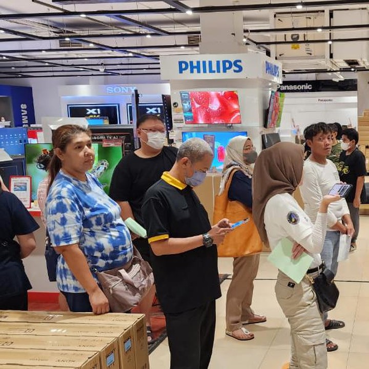 11 Potret Pengunjung Serbu Gelaran Transmart Midnight Sale di Seluruh ... 11 Potret Pengunjung Serbu Gelaran Transmart Midnight Sale di Seluruh ...