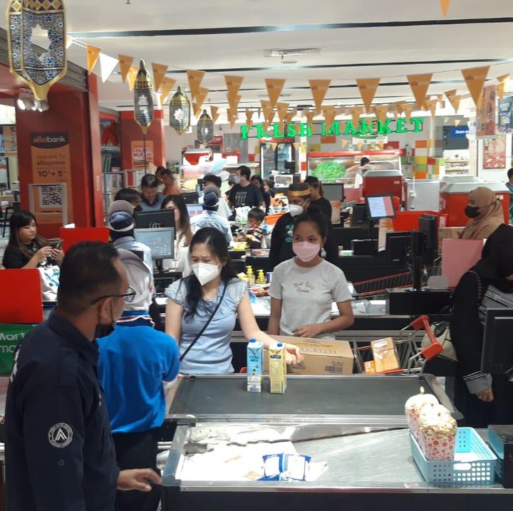11 Potret Pengunjung Serbu Gelaran Transmart Midnight Sale di Seluruh ... 11 Potret Pengunjung Serbu Gelaran Transmart Midnight Sale di Seluruh ...