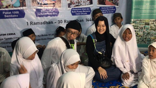 Aming Ditemani Gadis Belia Saat Bukber & Santuni Anak Yatim