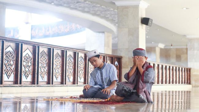 Lebaran Anak Yatim pada 10 Muharram 2023, Makna Santunan & Cara ...