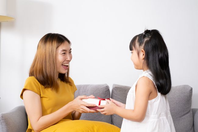 7 Hadiah Menarik Pengganti Uang THR Bagi Anak-Anak
