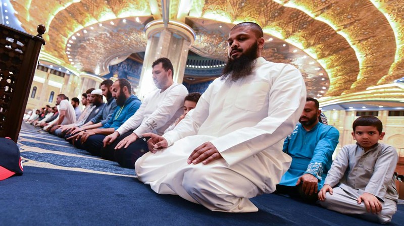 Heboh di Arab, Imam Dilarang Baca Al-Quran Lewat HP, Kenapa? - Foto 1
