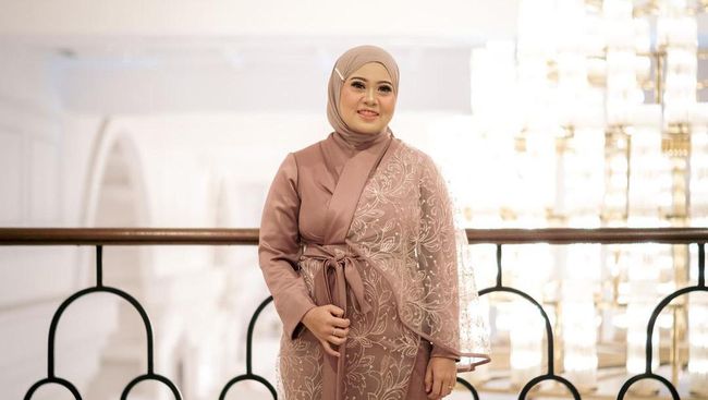 Komika Musdalifah Melahirkan Anak Kembar, Satu Putranya Meninggal