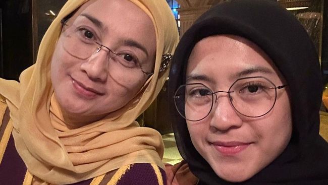 Bagikan Selfie Tanpa Make Up dengan Putrinya, Desy Ratnasari Dipuji ...