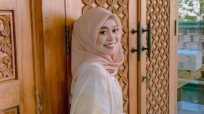 Gaya Lesti Kejora yang Cocok Jadi Inspirasi Outfit Lebaran
