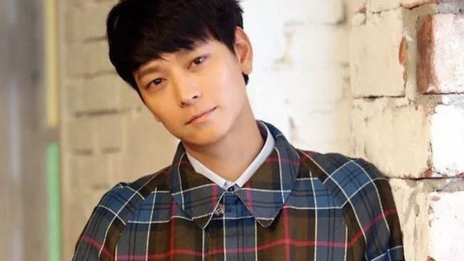 7 Potret Kang Dong Won Aktor 42 Tahun Diduga Pacari Rose BLACKPINK