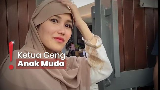 Takbiran Bareng Warga, Ayu Ting Ting Girang Bisa Mukul Bedug-Main Petasan Takbiran Bareng Warga, Ayu Ting Ting Girang Bisa Mukul Bedug-Main Petasan