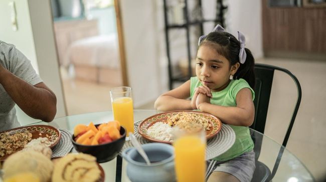 Bacaan Doa Makan Kristen Lengkap dengan Anjuran dan Adabnya