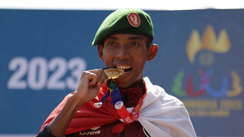 Indonesia Kawinkan Dua Medali Emas Maraton SEA Games 2023 - Foto 2