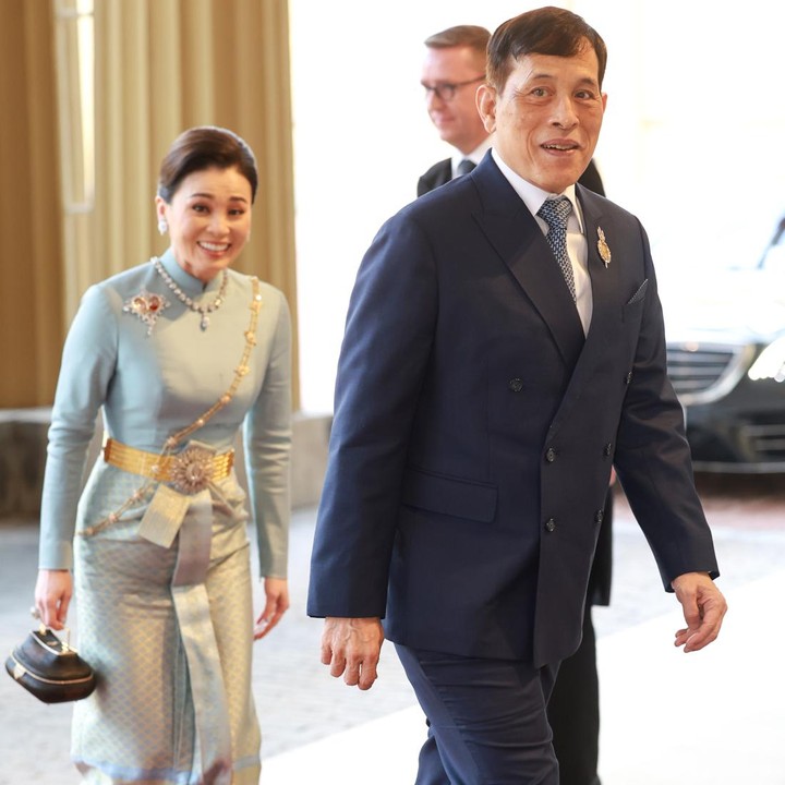 7 Potret Istri ke-4 Raja Thailand yang Elegan, Curi Perhatian di ... 7 Potret Istri ke-4 Raja Thailand yang Elegan, Curi Perhatian di ...