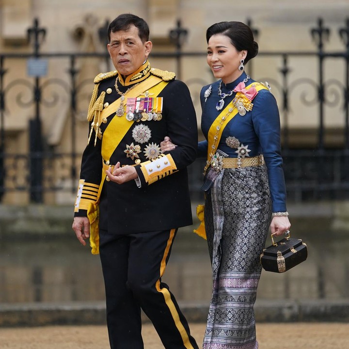 7 Potret Istri ke-4 Raja Thailand yang Elegan, Curi Perhatian di ... 7 Potret Istri ke-4 Raja Thailand yang Elegan, Curi Perhatian di ...