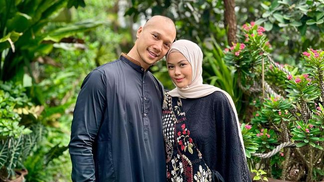 5 Potret Istri Presenter Bima Aryo Umumkan Kehamilan, Menangis Bahagia ...