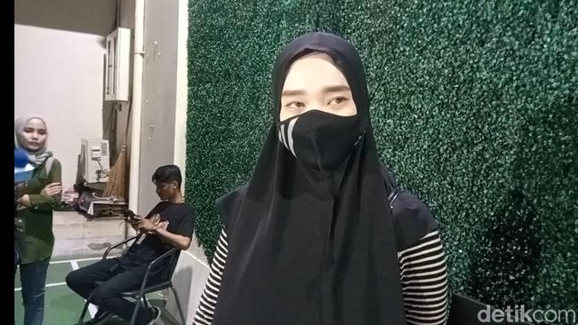 Putuskan Buka Cadar, Inara Rusli Disebut Mirip Zaskia Gotik