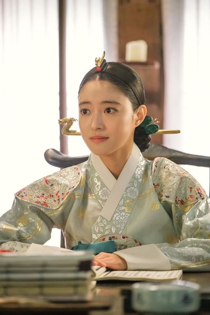 Penampilan Aktris Korea yang Menawan Saat Jadi Ratu di Drama Sageuk ...