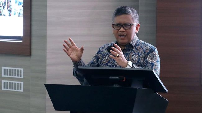 Hasto PDIP Ungkap Status Keanggotaan Gibran Usai 'Membelot' Hasto PDIP Ungkap Status Keanggotaan Gibran Usai 'Membelot'