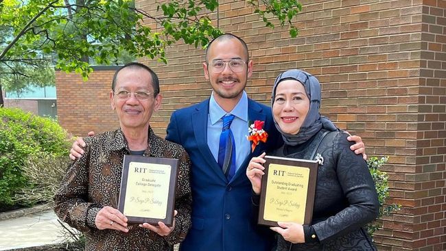 "Surya Sahetapy: Inspiring Deaf Graduate Dedicated to Late Brother ...