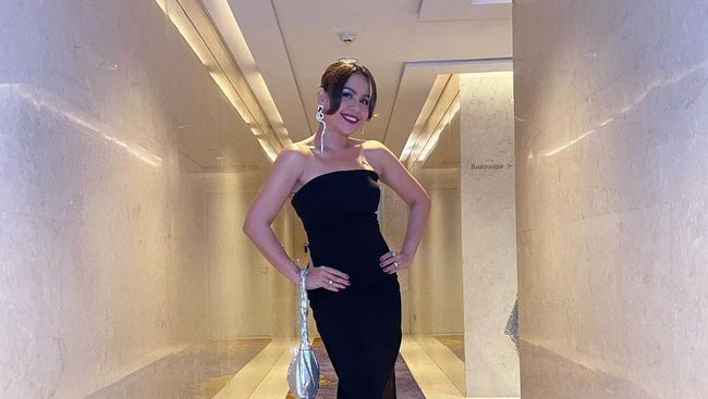 7 Potret Transformasi Melaney Ricardo yang Makin Langsing dengan Perut ...