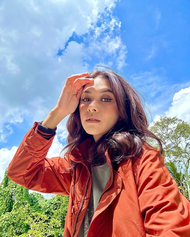 Viral Foto Paspor Nana Mirdad, Bikin Iri Netizen karena Terlalu Cantik