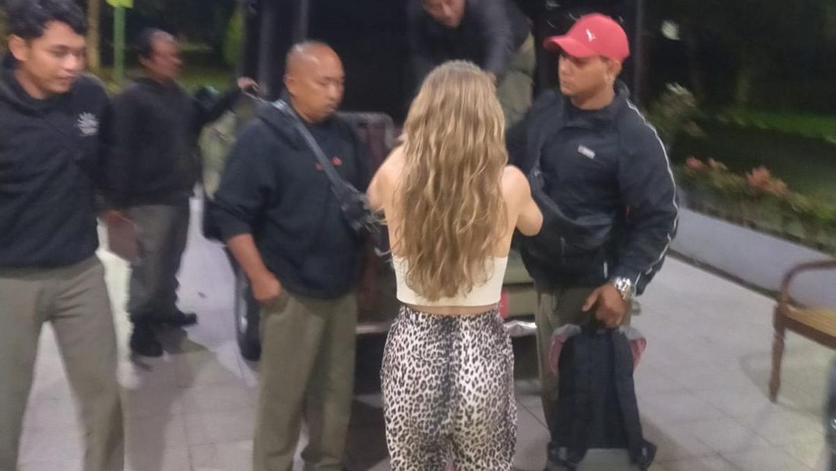 WNA Bugil di Pertunjukan Tari Bali Diduga Depresi Kehabisan Uang