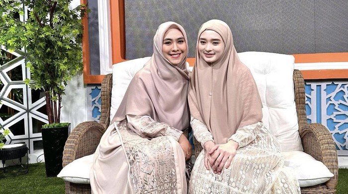 Gaya Hijab ala Inara Rusli yang Anggun dan Mudah Dikombinasi, Lengkap ...