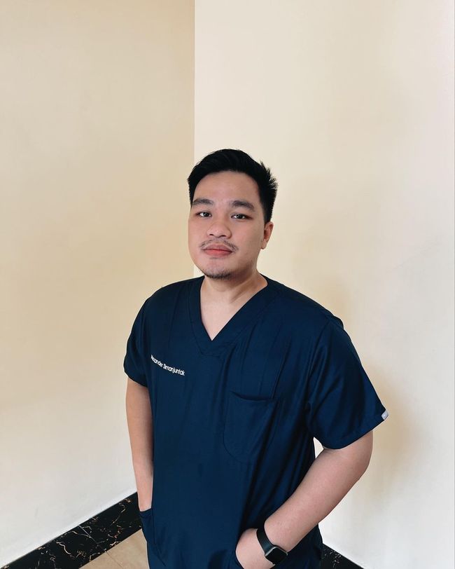 Kisah Unik Alex Simanjuntak, Calon Dokter yang Cuti Koas untuk Review ...
