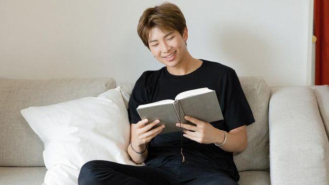 5 Rekomendasi Buku yang Dibaca Idol-Kpop, Beauties Sudah Baca Juga?
