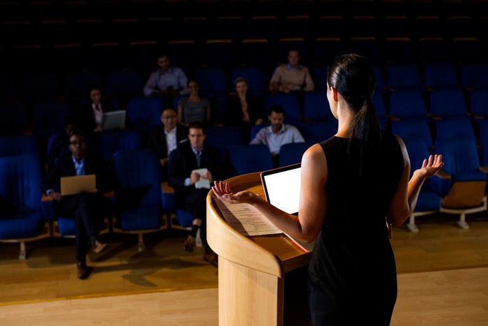 Berikan Penampilan Memukau, Ini 5 Cara Jitu Belajar Public Speaking ... Berikan Penampilan Memukau, Ini 5 Cara Jitu Belajar Public Speaking ...