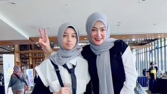 5 Potret Terbaru Aleesya Anak Engku Emran dan Artis Malaysia Erra ...