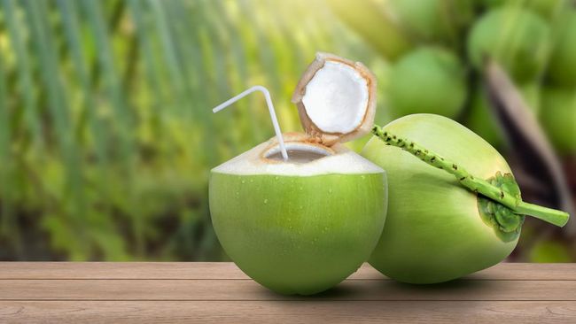 7 Waktu Terbaik Minum Air Kelapa yang Jarang Diketahui, Banyak Manfaatnya Bun