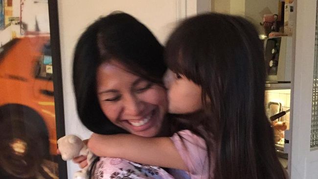 Dahulu Wajahnya Dirahasiakan, Ini 7 Potret Anak Anggun C Sasmi dari Kecil hingga Dewasa - Foto 1