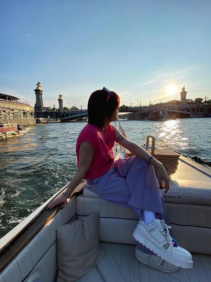 Gaya Memesona Yuta NCT Saat Menghadiri Louis Vuitton SS24 Show, Sempat ...