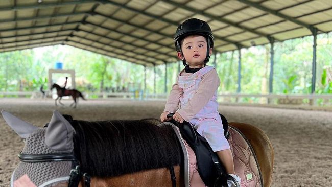 7 Potret Guzelim Anak Margin dan Ali Syakieb Punya Banyak Hobi, Dandan ...