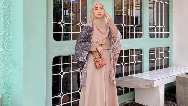 Style Hijab Makin Modis dan Feminin dengan Rok Atraktif, Ini Dia ...