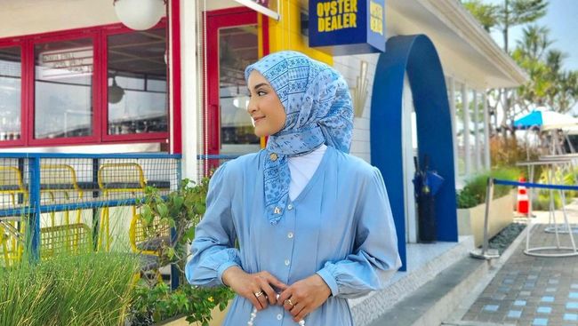 5 Potret OOTD Hijab Modis ala Nabila Ishma yang Disebut Tak Pernah ...