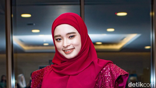 Jangan Ditiru ya Bun! Inara Rusli Nyetir Sambil Meeting Zoom Berujung ...