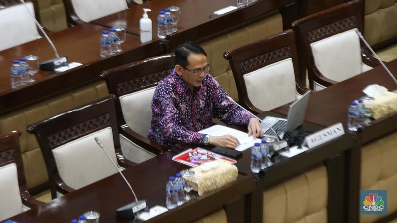 Sah! Potret Hasan Fauzi dan Agusman Terpilih Bos DK OJK