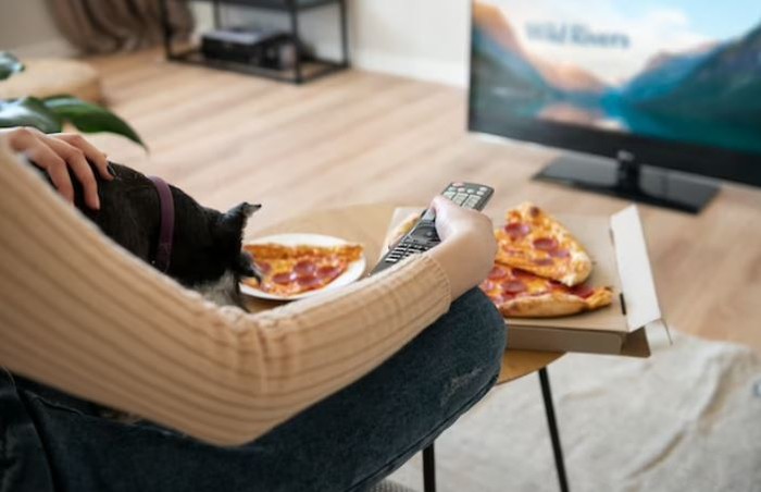 Hobi Makan Sambil Nonton Film atau Drakor? Waspada, Ini Bahaya yang ... Hobi Makan Sambil Nonton Film atau Drakor? Waspada, Ini Bahaya yang ...