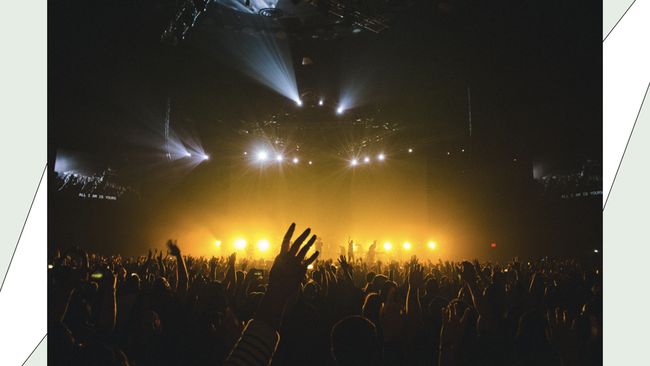 Kiat-Kiat Agar Tetap Fit Selama Nonton Konser