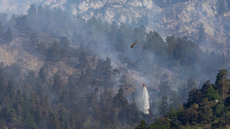 Potret Eropa Membara karena Cuaca Neraka, Swiss-Spanyol Kena - Foto 2