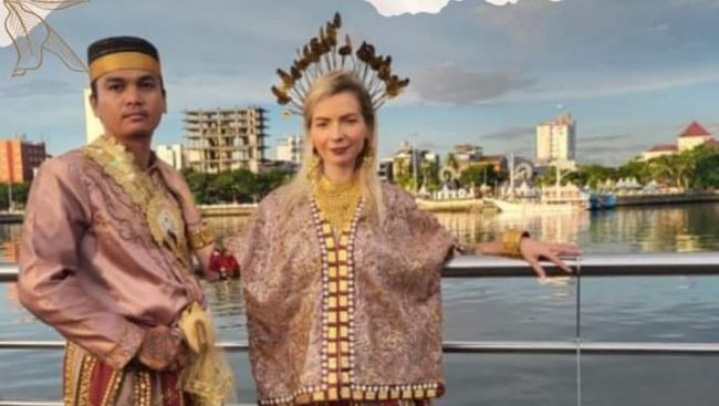 Viral Pria Sinjai Nikahi Bule Polandia Mualaf Ternyata Ini Profesinya