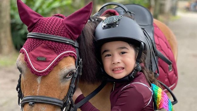 7 Potret Cantik Anak Pertama Nabila Syakieb, Bak Bangsawan Belajar ... 7 Potret Cantik Anak Pertama Nabila Syakieb, Bak Bangsawan Belajar ...