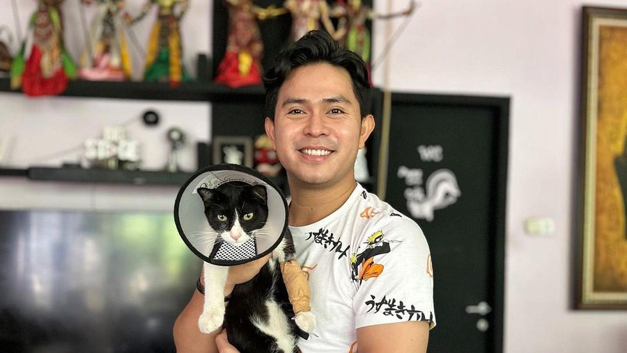 Cakra Khan memberikan reaksi saat dibanding-bandingkan dengan Putri Ariani Cakra Khan memberikan reaksi saat dibanding-bandingkan dengan Putri Ariani