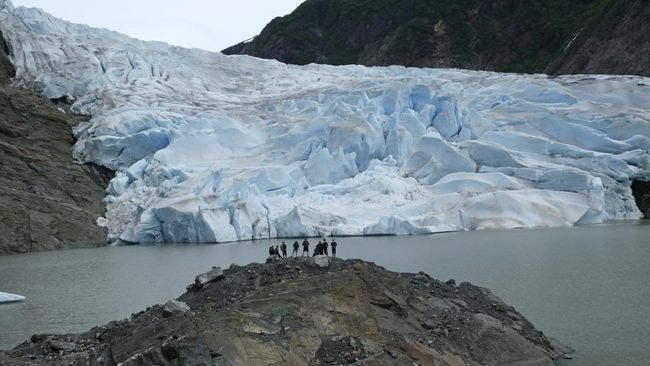 FOTO: Ribuan Turis "Menyerbu" Alaska di Tengah Mencairnya Gletser