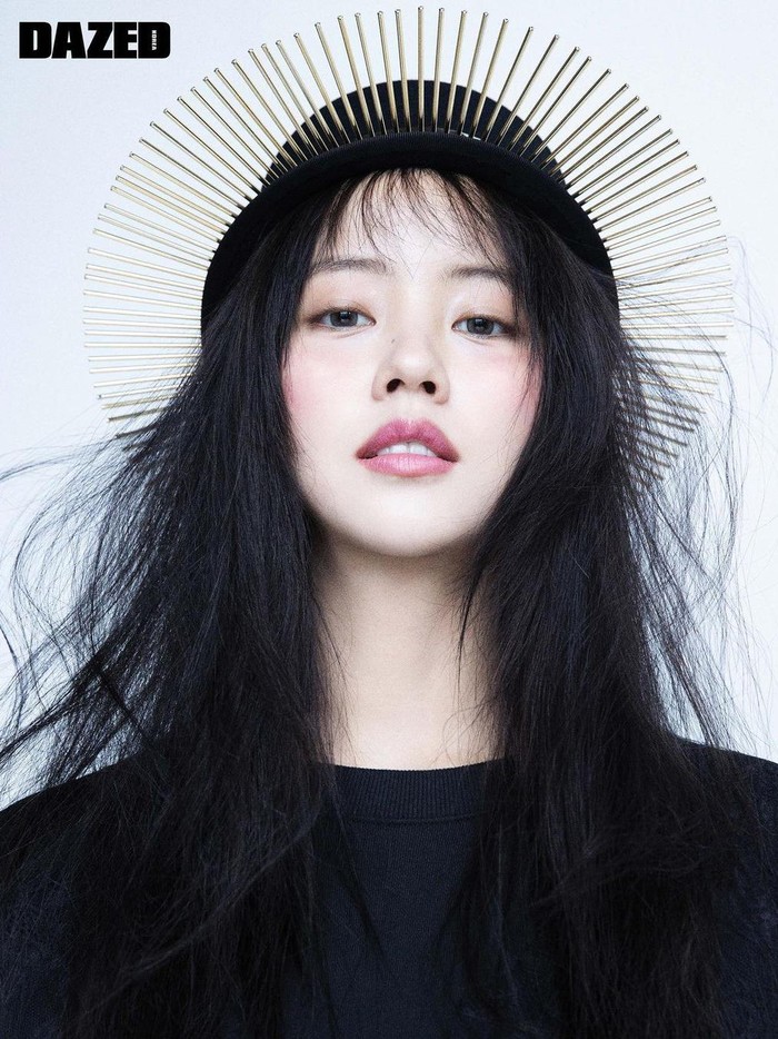 Pancarkan Pesona Baby Face, Simak Potret Terbaru Kim So Hyun untuk ...