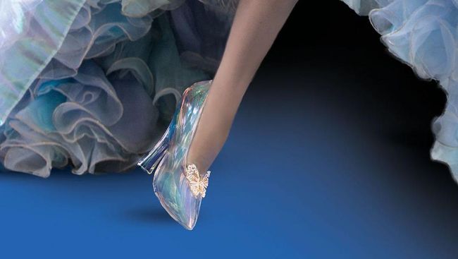 Rayakan 100 Tahun Disney, Swarovski Buat Replika Sepatu Kaca Cinderella!
