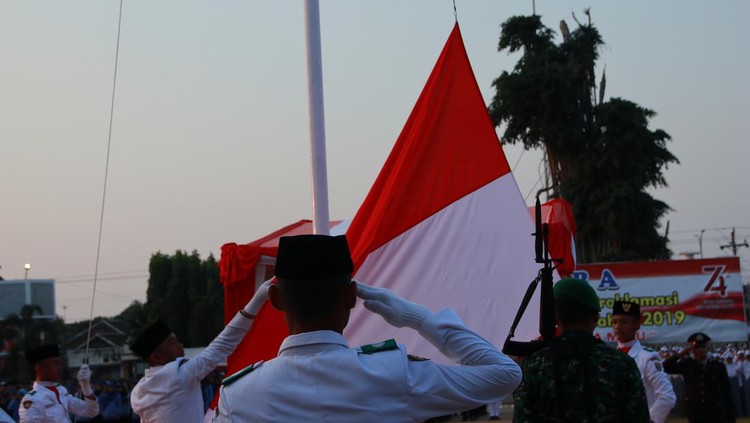 3 Tokoh Pengibar Bendera Merah Putih Saat Upacara Kemerdekaan Indonesia