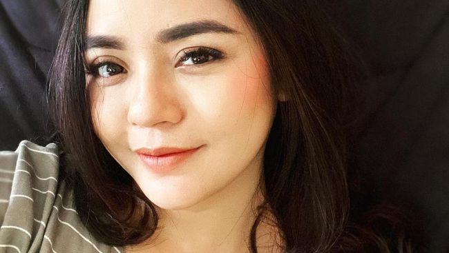 Gita Sinaga Tiba-tiba Patah Tulang Kaki Usai Bangun Tidur Siang, Sempat ...